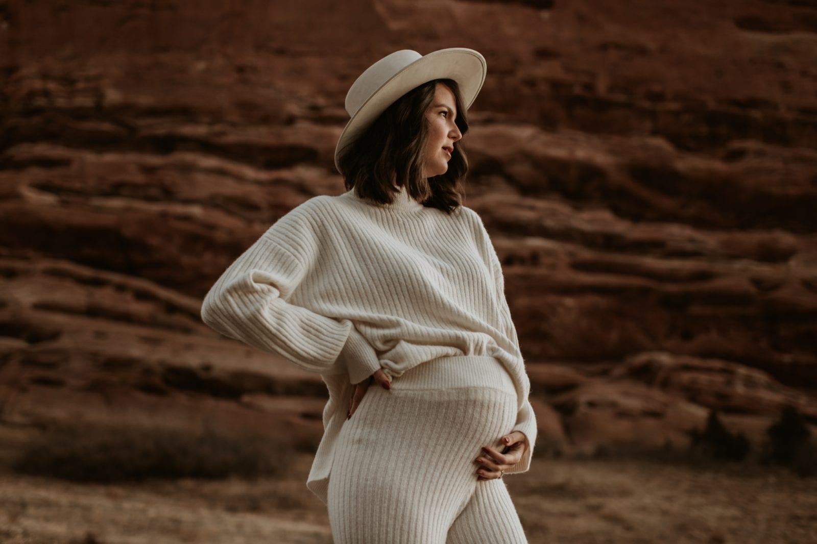 Red Rocks Maternity Session in Colorado | Ari + Miguel