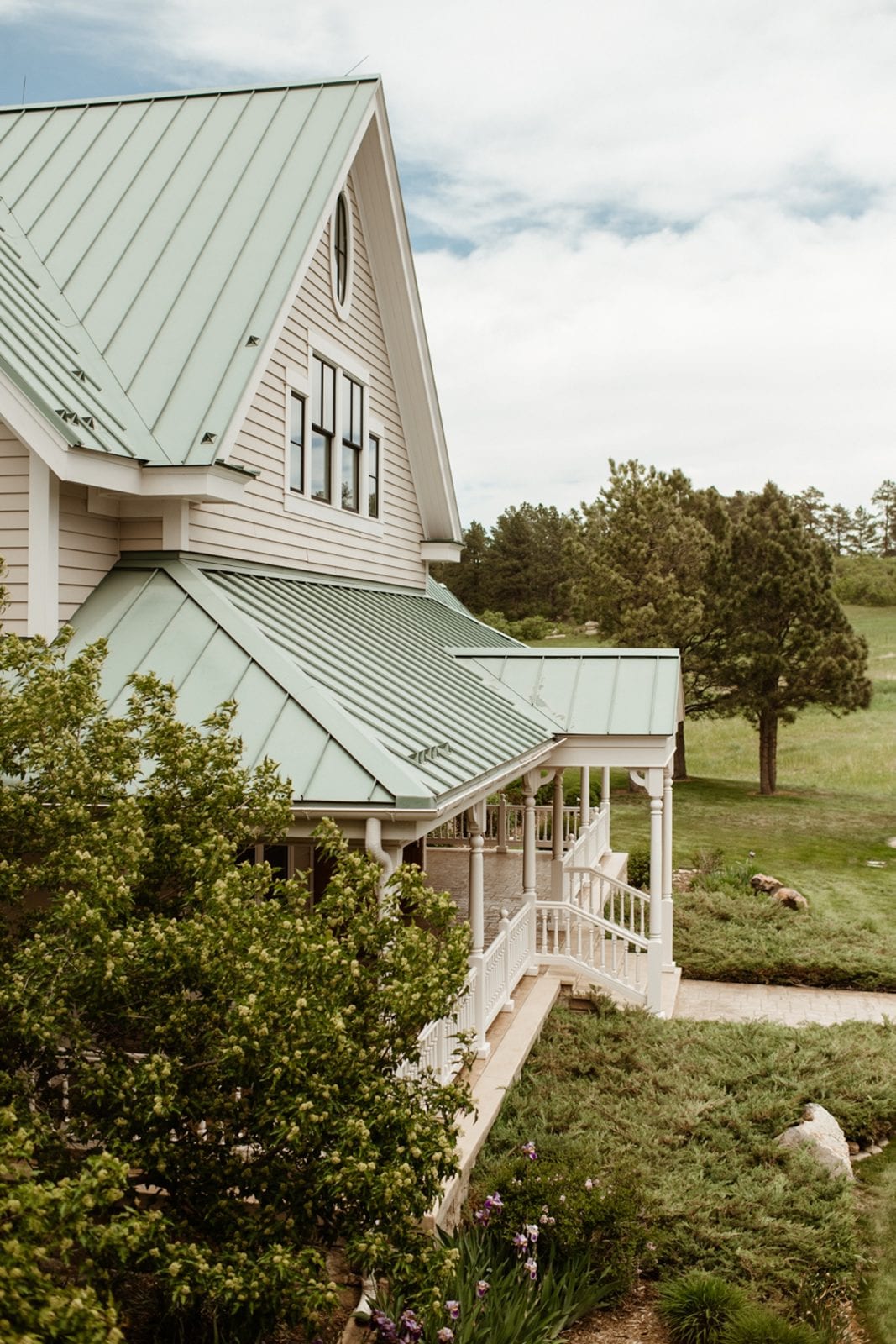 Flying Horse Ranch Wedding in the Summer | Holly + Zack